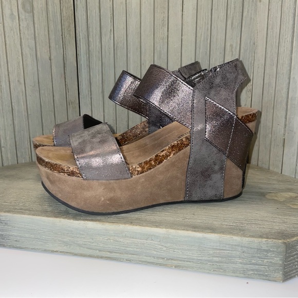 Pierre Dumas | Shoes | Pierre Dumas Silver Leather Wedge Platform ...